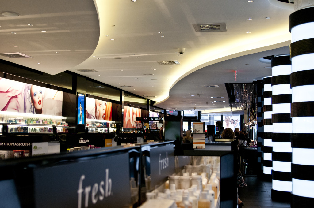 Retail interior graphics for stores & shopping malls | AGRetail