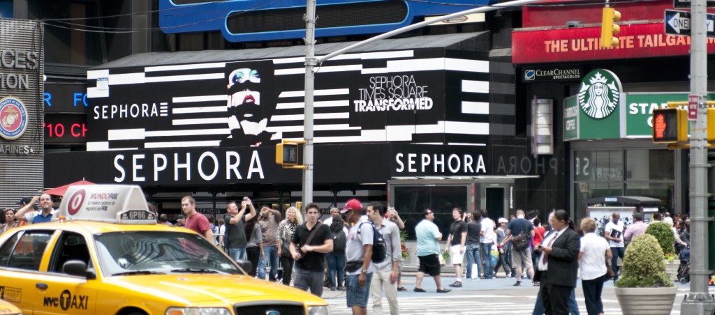 Barricade graphics for retail, mall & construction | AGRetail